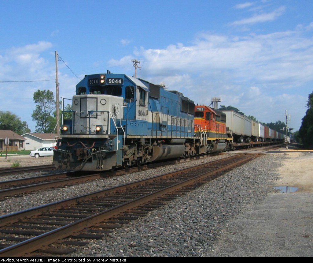 EMD 9044